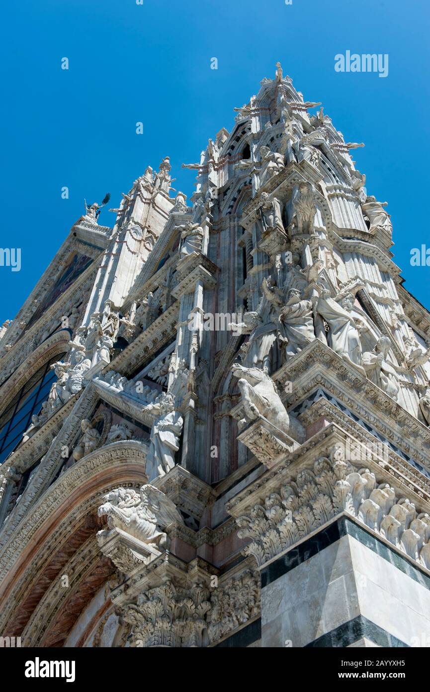 Detail of the Siena Cathedral di Santa Maria, better known as the Duomo ...