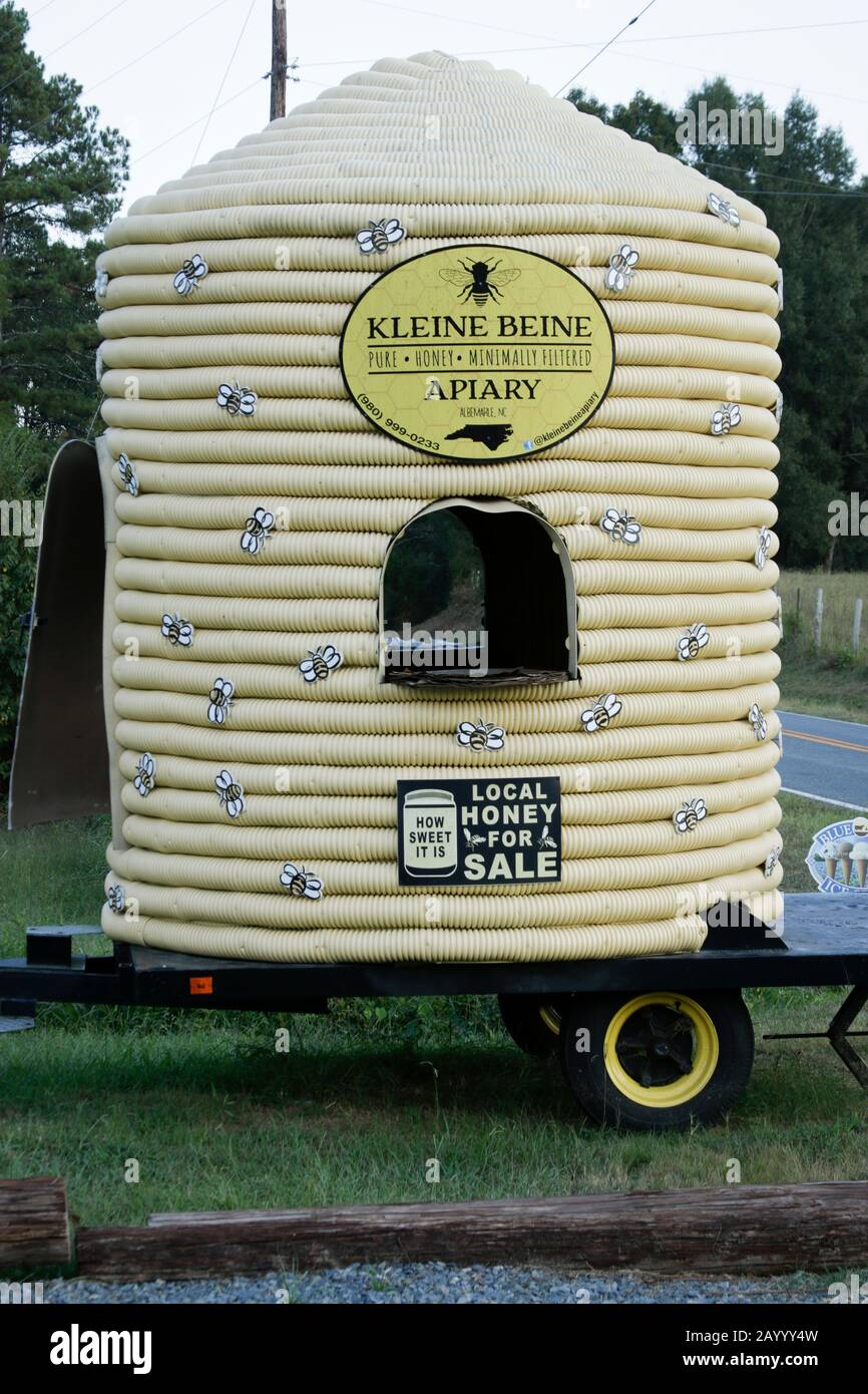 Kleine Beine Local Honey Stand near Albemarle NC Stock Photo - Alamy