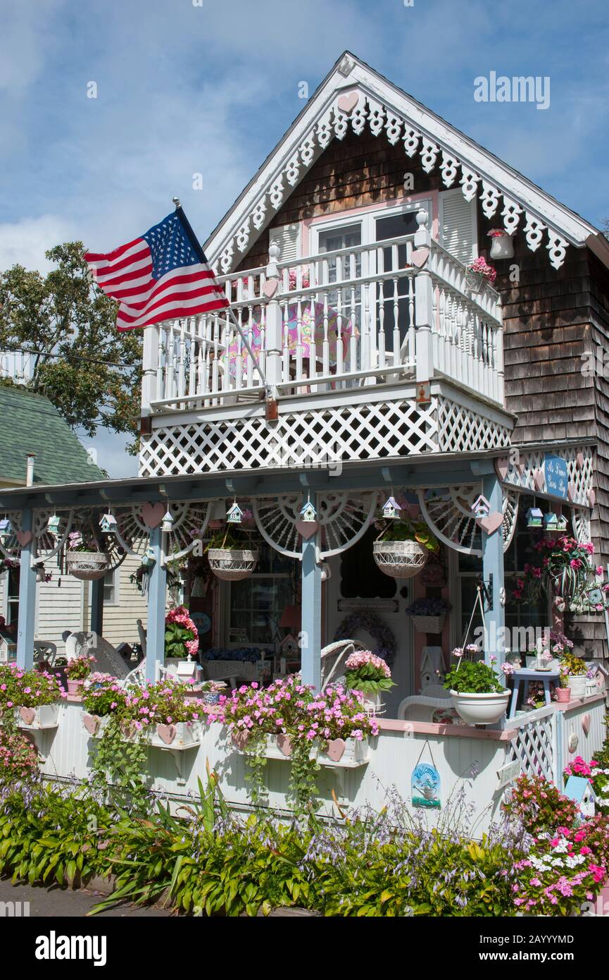 A Victorian gingerbread cottage in Oak Bluffs on Martha’s Vineyard ...