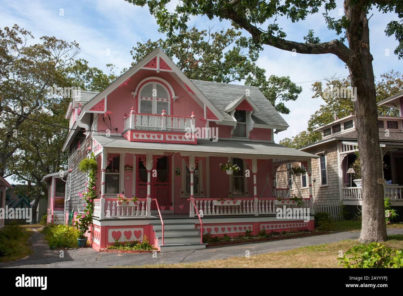 Victorian gingerbread cottages in Oak Bluffs on Martha’s Vineyard ...