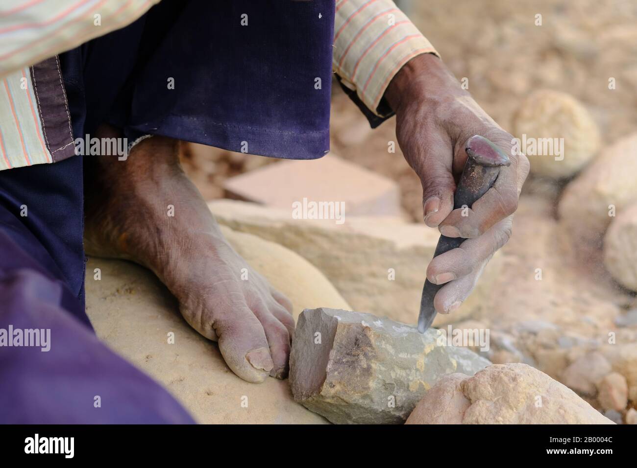 Hard physical labor hi-res stock photography and images - Alamy