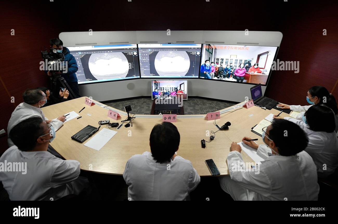 (200218) -- YINCHUAN, Feb. 18, 2020 (Xinhua) -- Specialists with ...