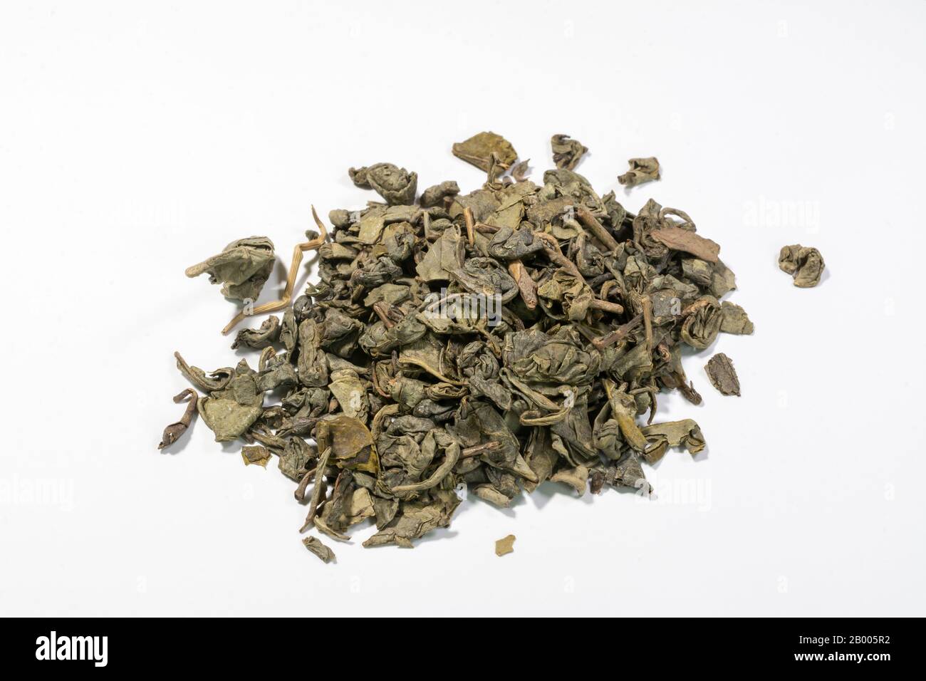 Pile of dried leaves hi-res stock photography and images - Alamy