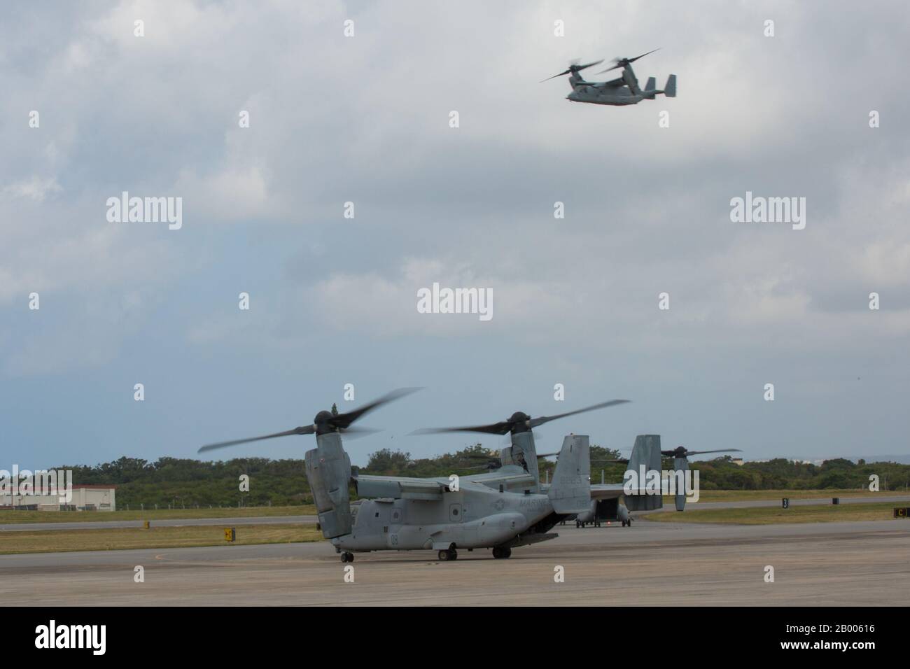 Marines with Marine Medium Tiltrotor Squadron 262, 1st Marine Aircraft ...
