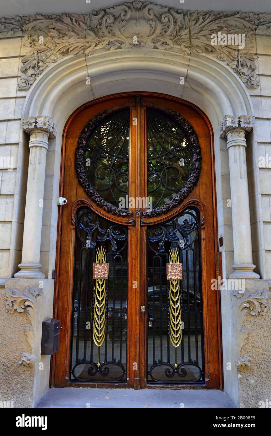 Elegance in buildings hi-res stock photography and images - Alamy