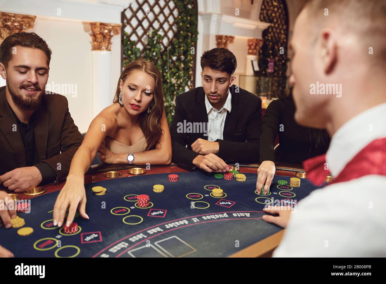 Friends win hi-res stock photography and images - Alamy
