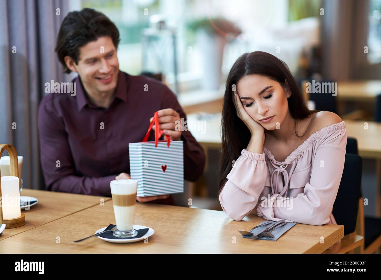 Couple argument restaurant hi-res stock photography and images - Alamy