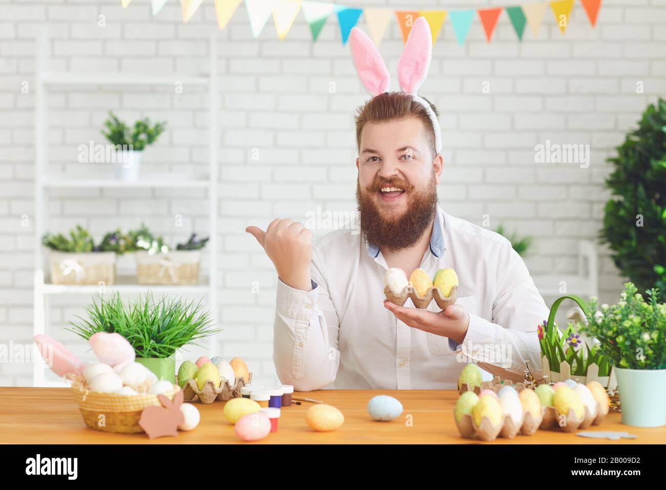 Fat man table hi-res stock photography and images - Alamy