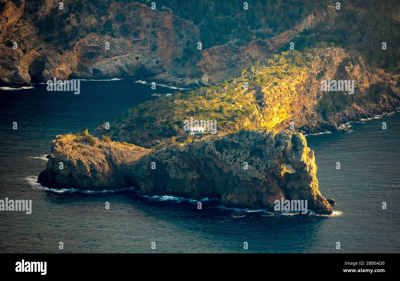 Islands rocks hi-res stock photography and images - Alamy