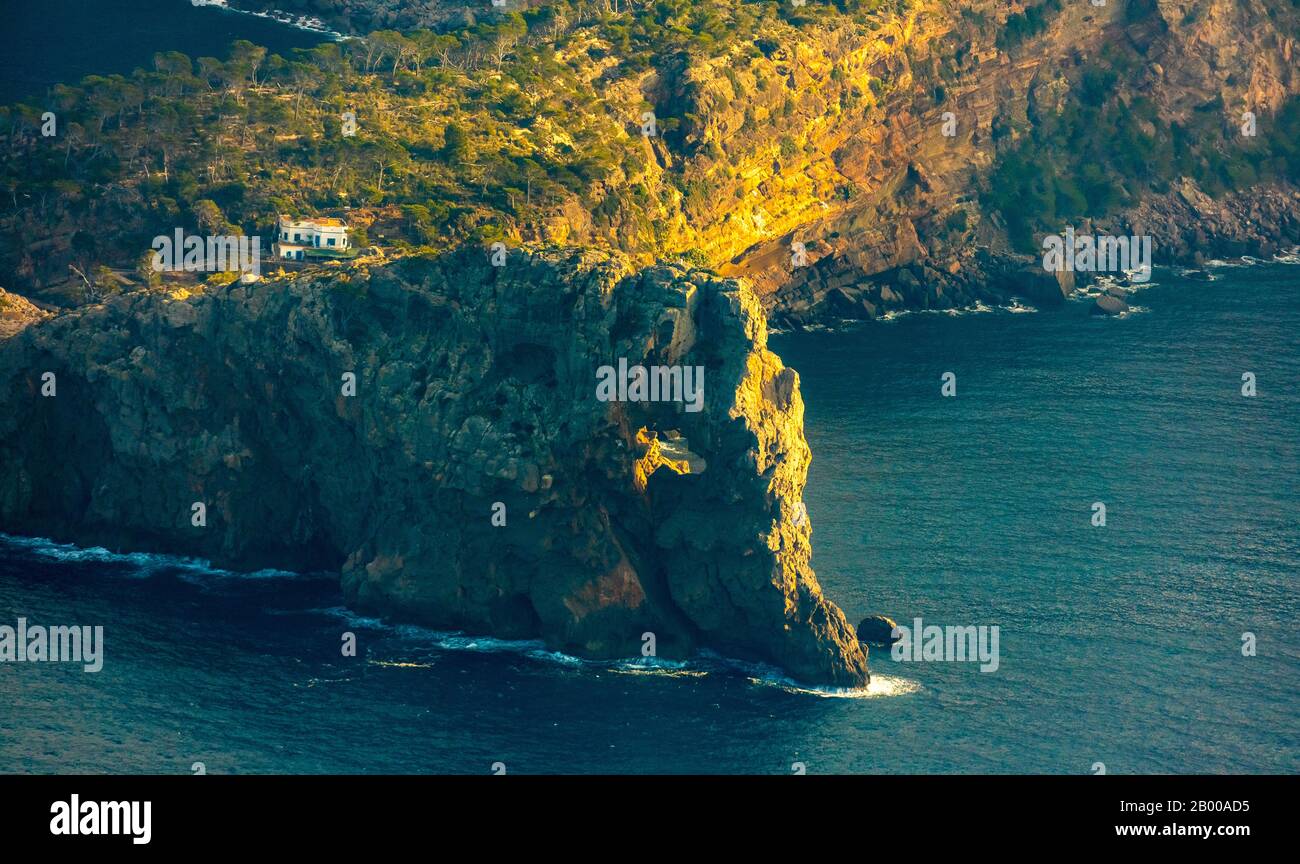 Islands rocks hi-res stock photography and images - Alamy