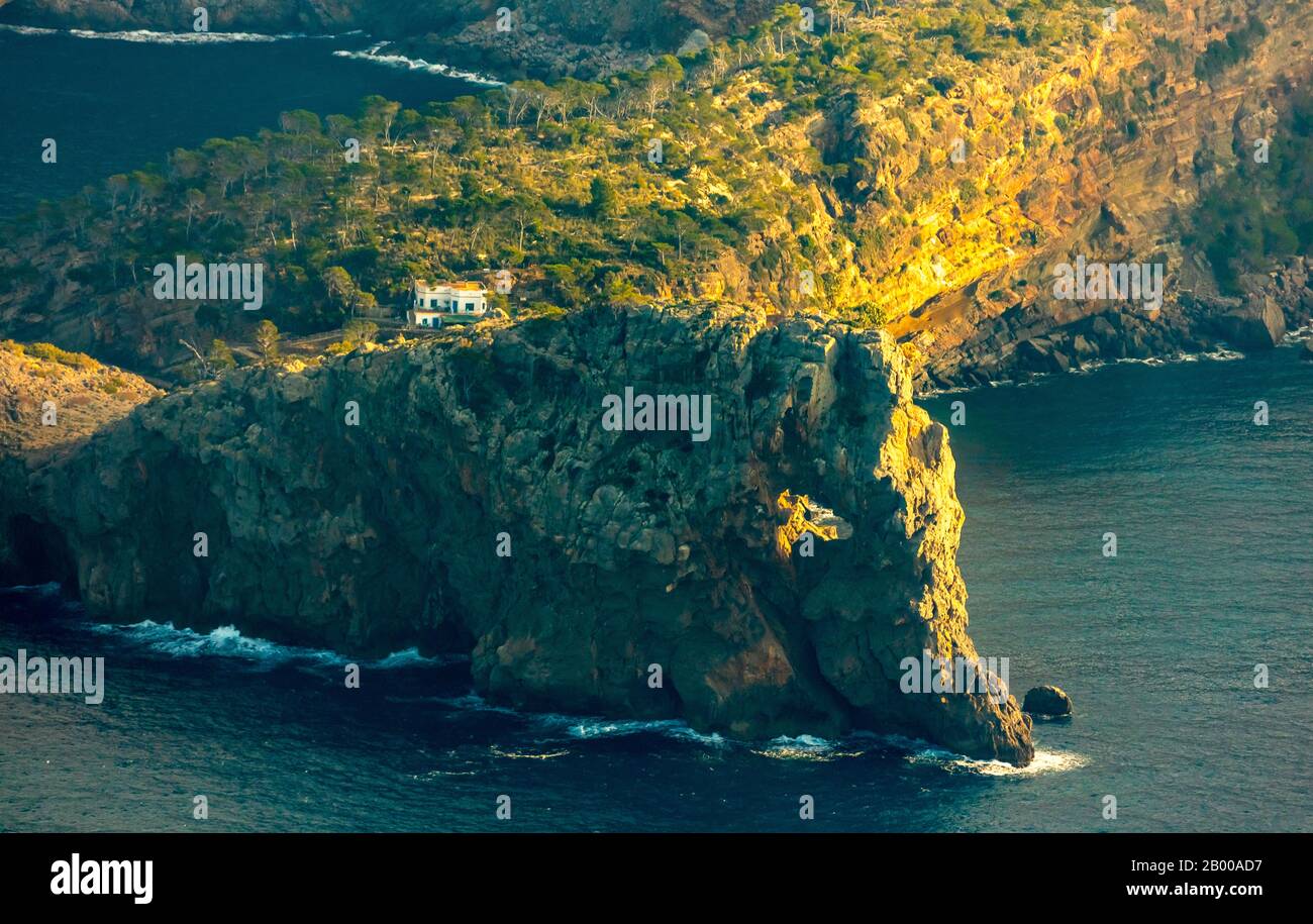 Islands rocks hi-res stock photography and images - Alamy