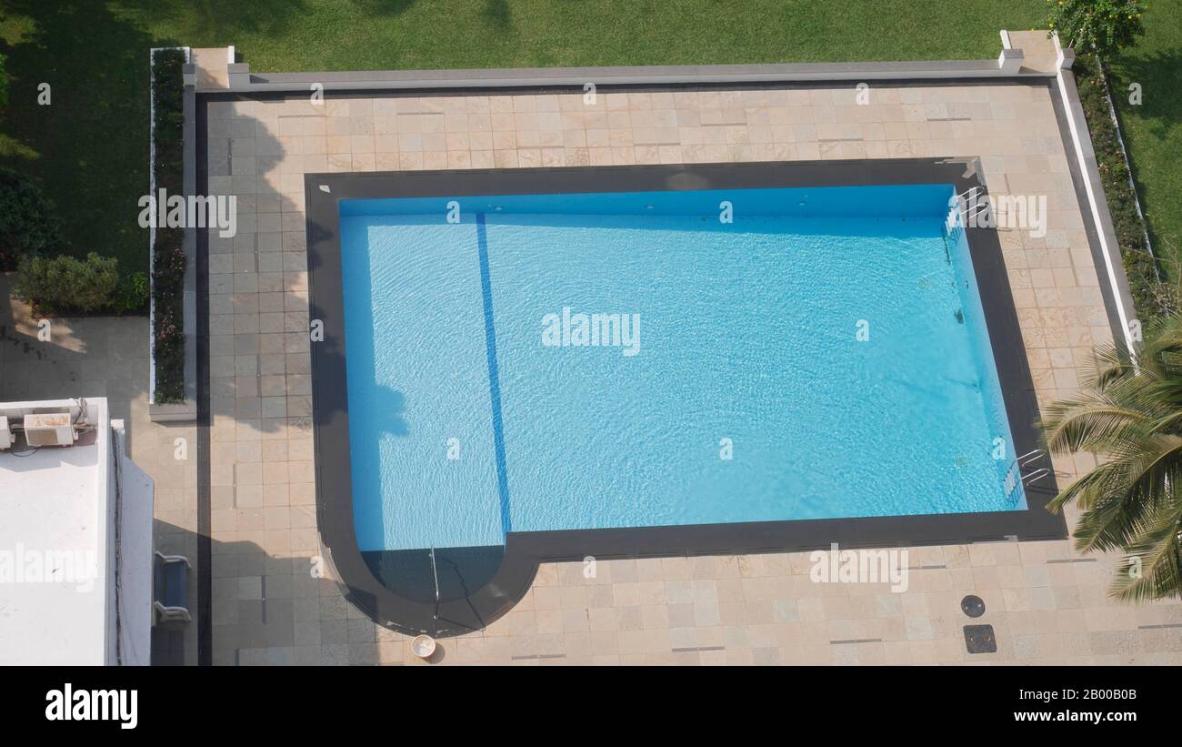 SWIMMING POOL IN A BUILDING IN MUMBAI, MAHARASHTRA, INDIA, ASIA Stock ...