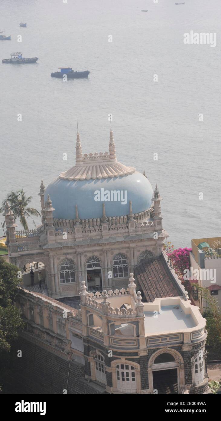 A VIEW OF A MOSQUE IN, MUMBAI, MAHARASHTRA, INDIA, ASIA Stock Photo - Alamy