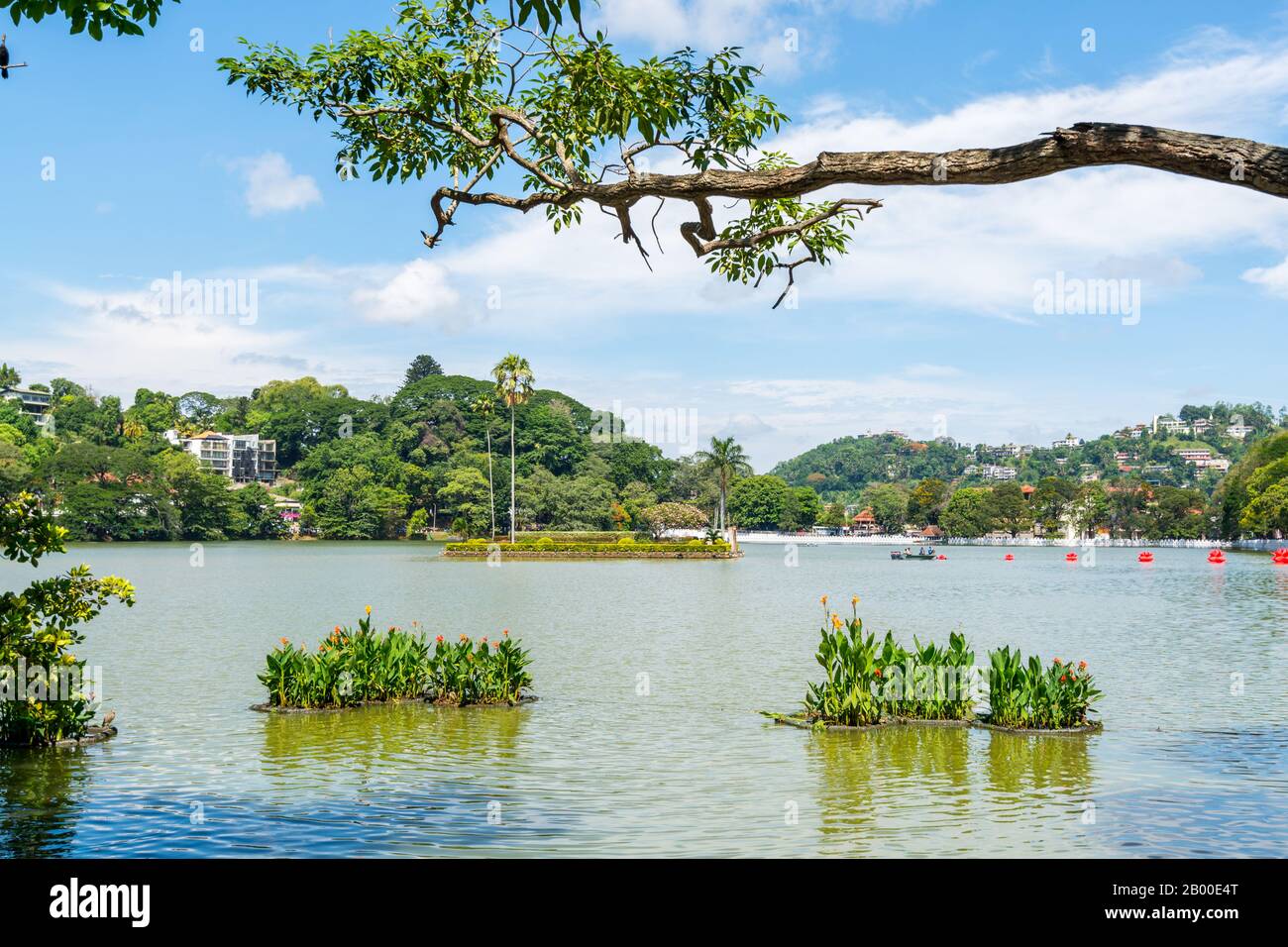 Kandy lake hi-res stock photography and images - Alamy