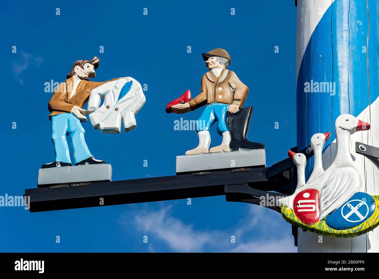 Shoemakers sign hi-res stock photography and images - Alamy