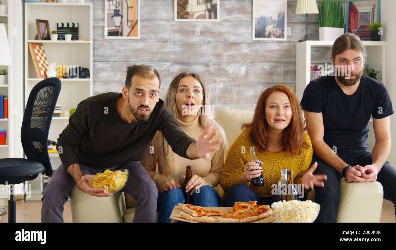 Female friends scared hi-res stock photography and images - Alamy