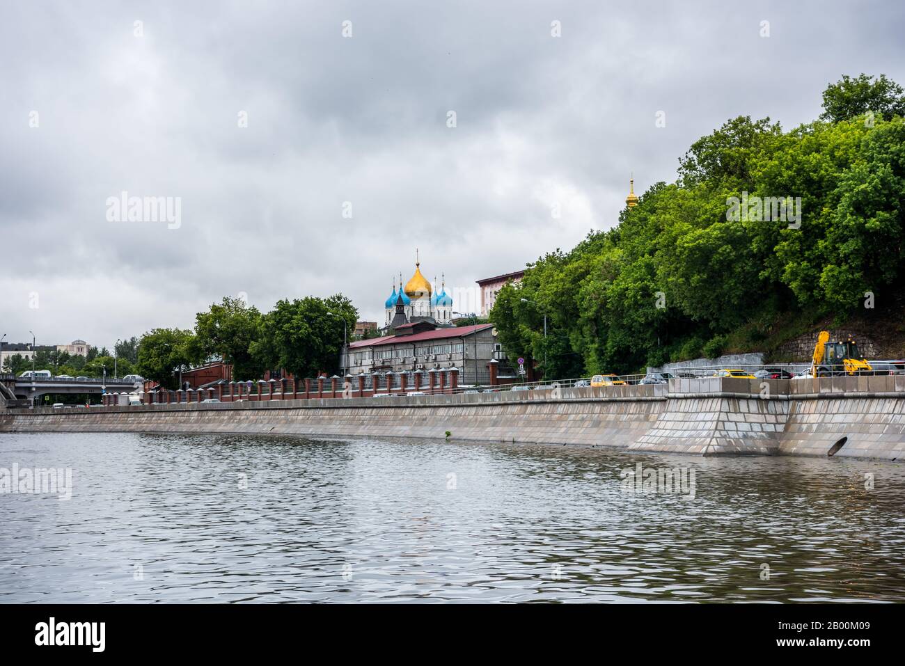 Russian orthodox Church at the riverbank of the Moskva River, Moscow ...