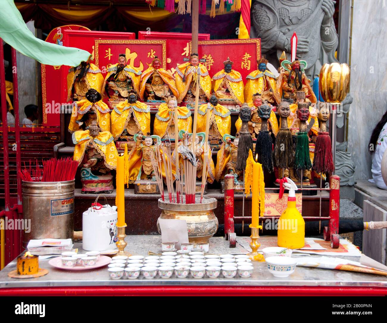 Chinese taoist temple altar gods hi-res stock photography and images ...