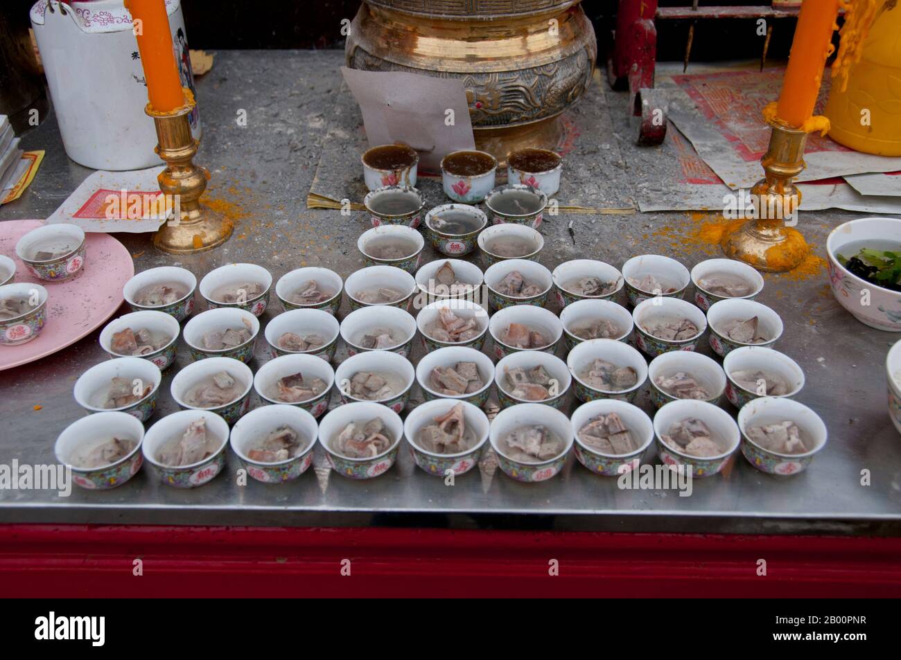 Thailand: Bowls of food on an altar at San Chao Chui Tui (Chinese ...
