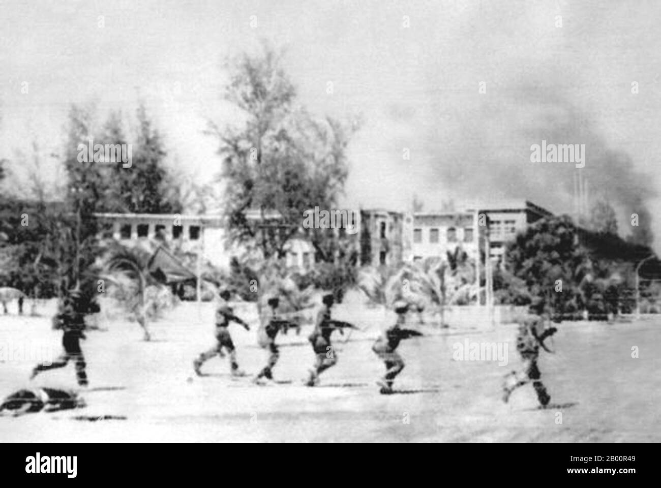 Khmer rouge soldiers phnom hi-res stock photography and images - Alamy