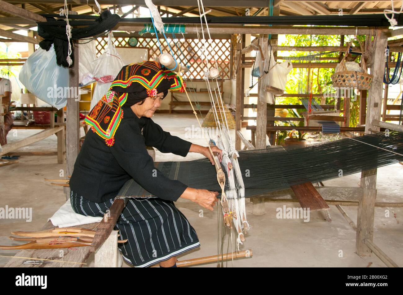 Tai dam weaving group hi-res stock photography and images - Alamy