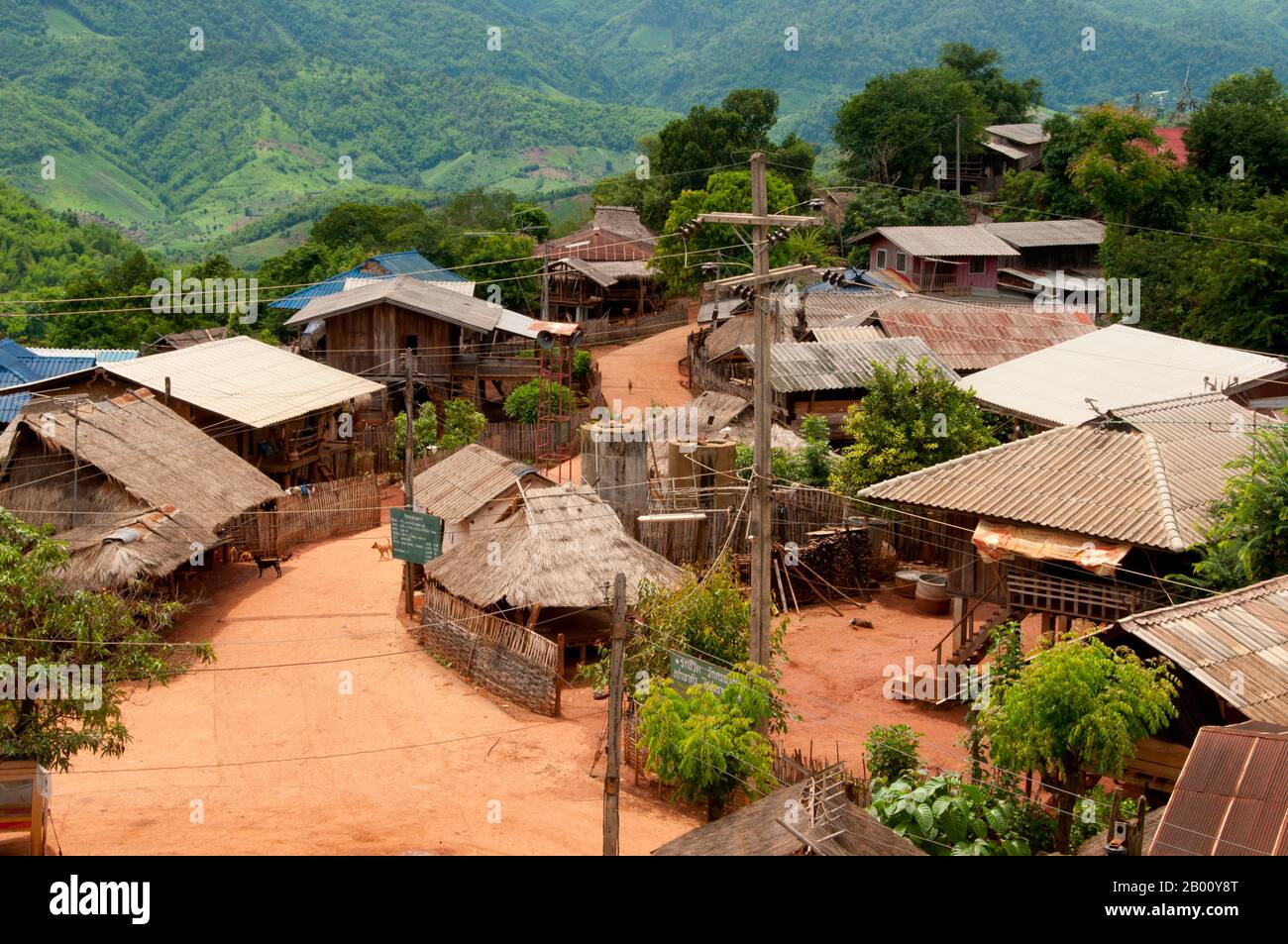 Thailand: Traditional Akha housing, Ban Huai Kee Lek, Chiang Rai ...