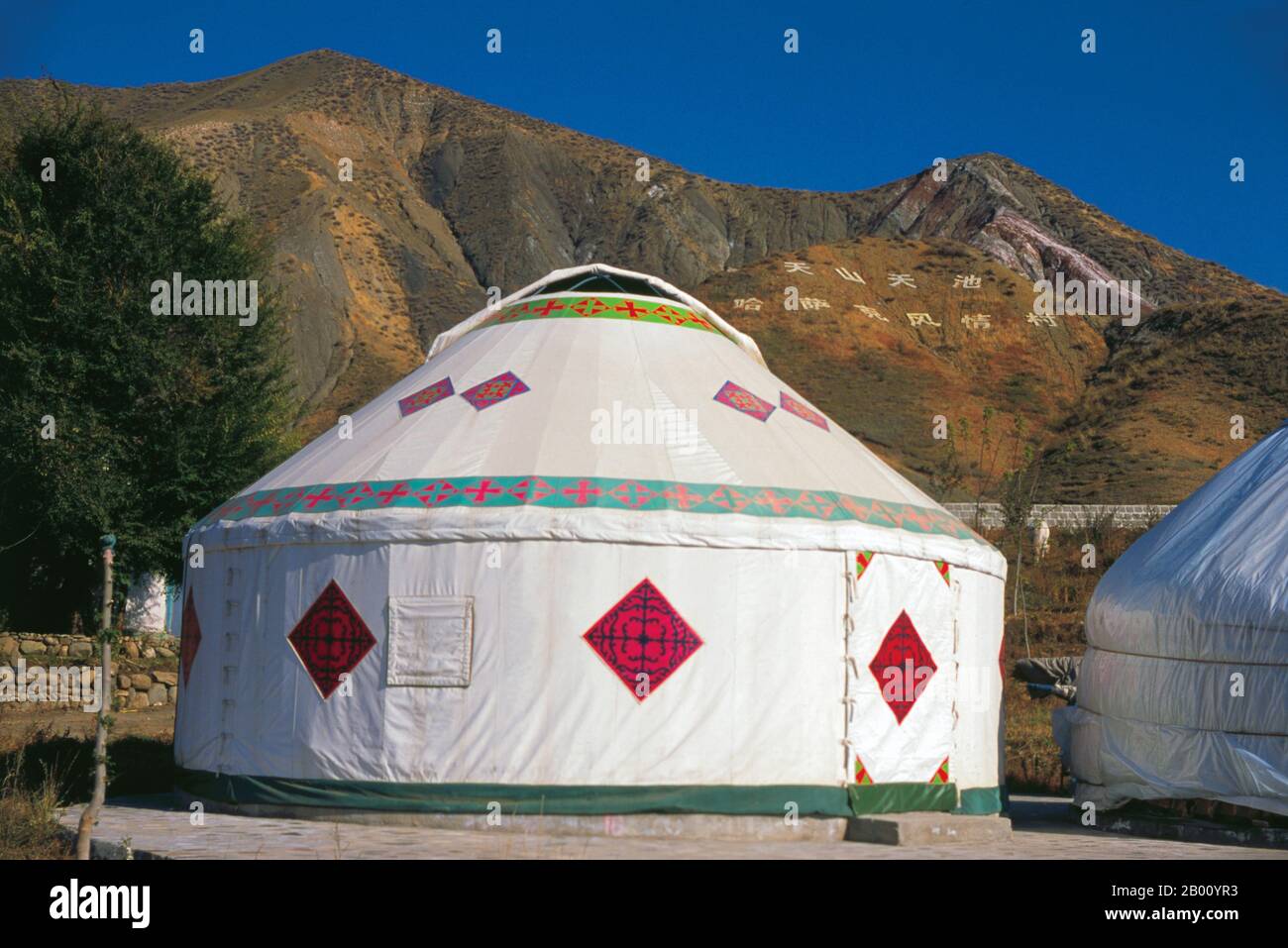 Yurt heavenly lake xinjiang hi-res stock photography and images - Alamy