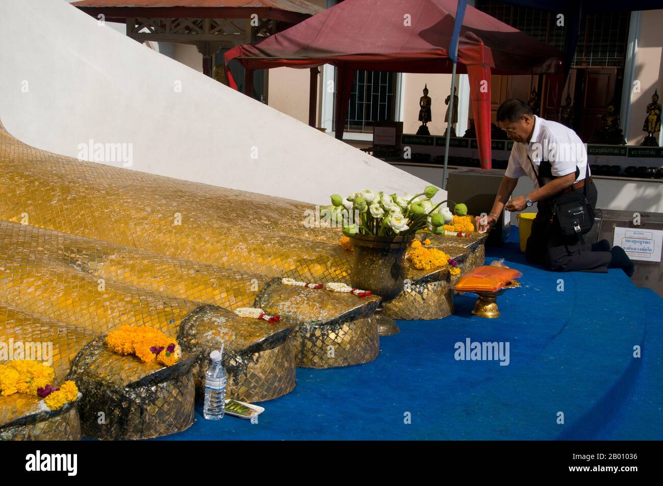 Lord buddha devotee hi-res stock photography and images - Alamy