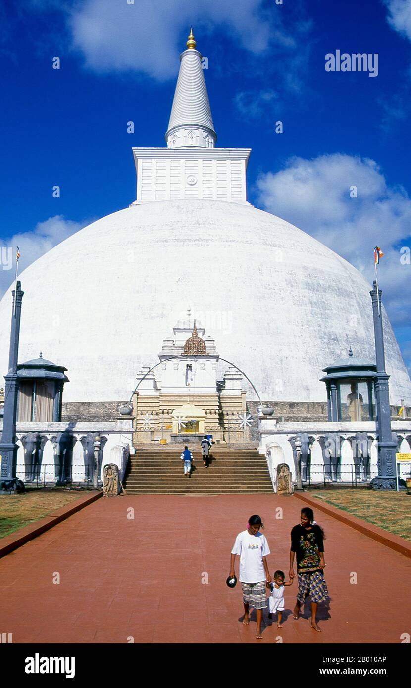 Sri Lanka: Ruvanvelisaya Dagoba, Anuradhapura. Ruvanvelisaya Dagoba was built by King Dutugemunu ...
