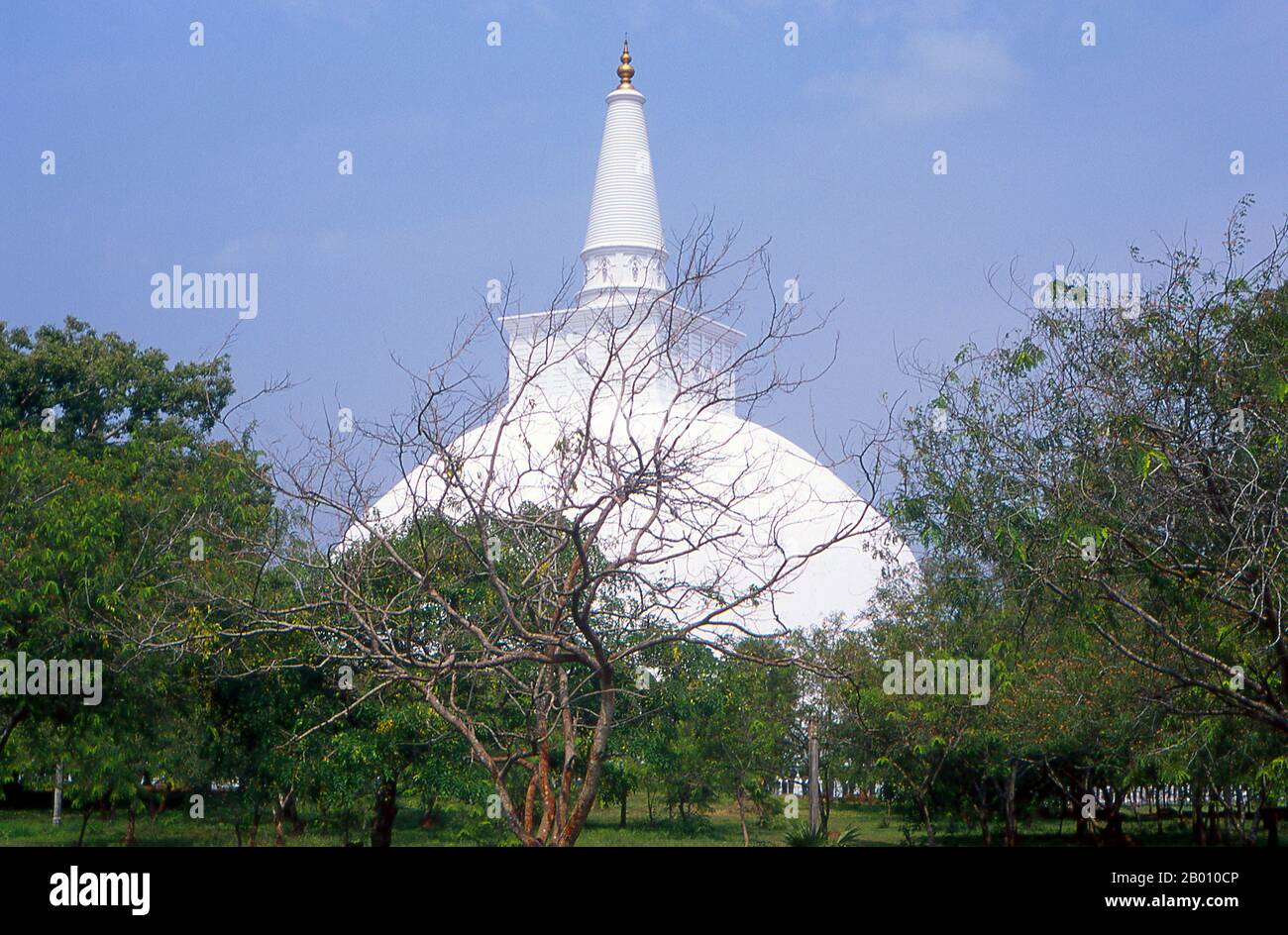 Sri Lanka: Ruvanvelisaya Dagoba, Anuradhapura. Ruvanvelisaya Dagoba was built by King Dutugemunu ...