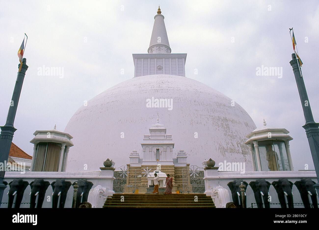 Sri Lanka: Ruvanvelisaya Dagoba, Anuradhapura. Ruvanvelisaya Dagoba was built by King Dutugemunu ...