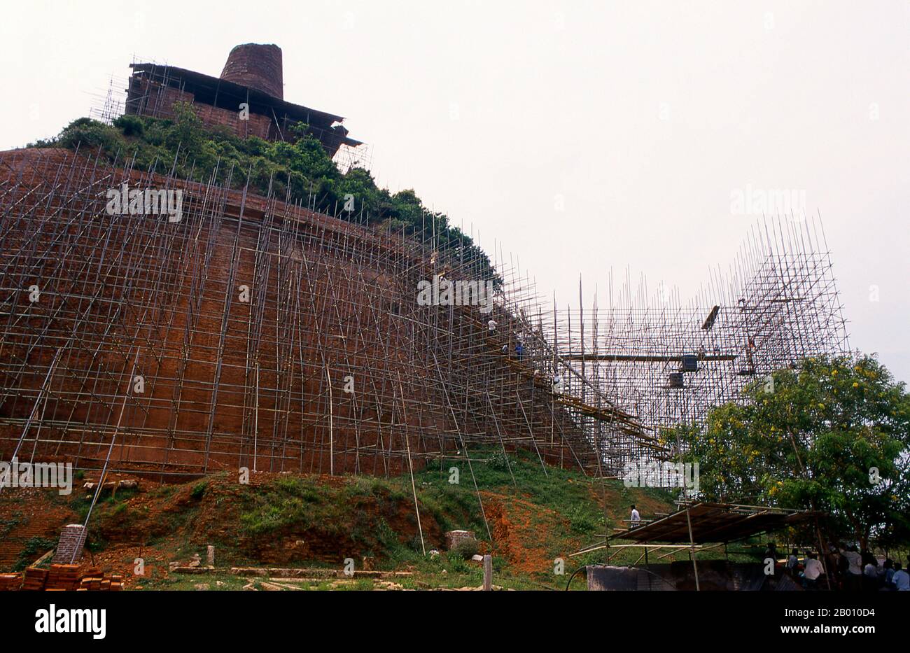 Sri Lanka: Jetavanaramaya Dagoba, Anuradhapura. The Jetavanaramaya is a ...