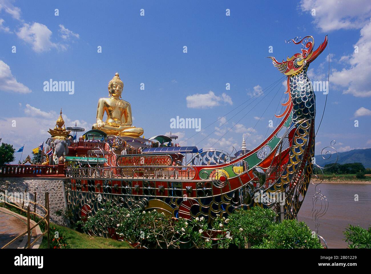Thailand: The huge golden Buddha at Sop Ruak (heart of the Golden ...