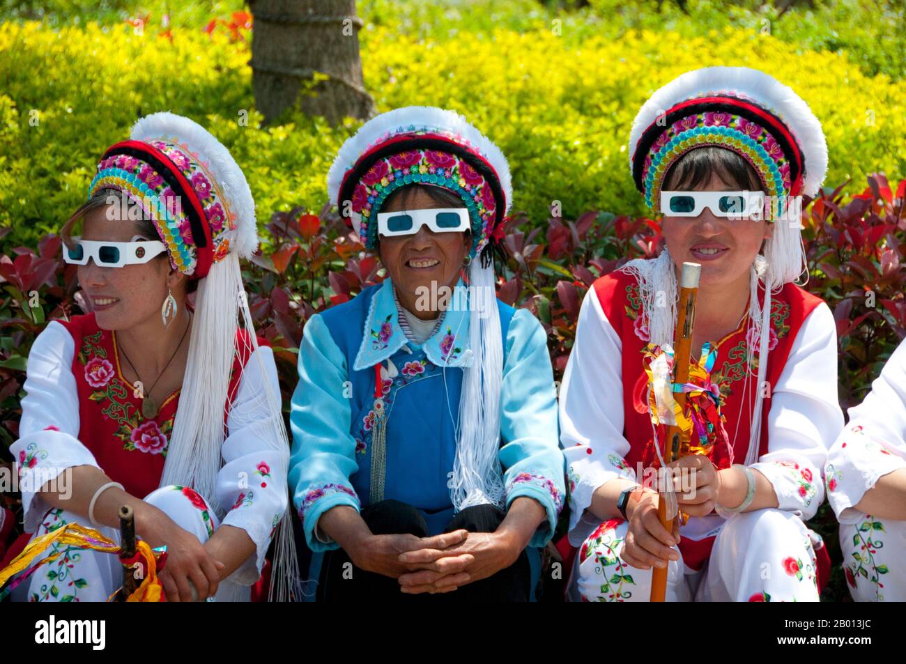 China: Bai women wear their 3D glasses at the Bai music and dance ...