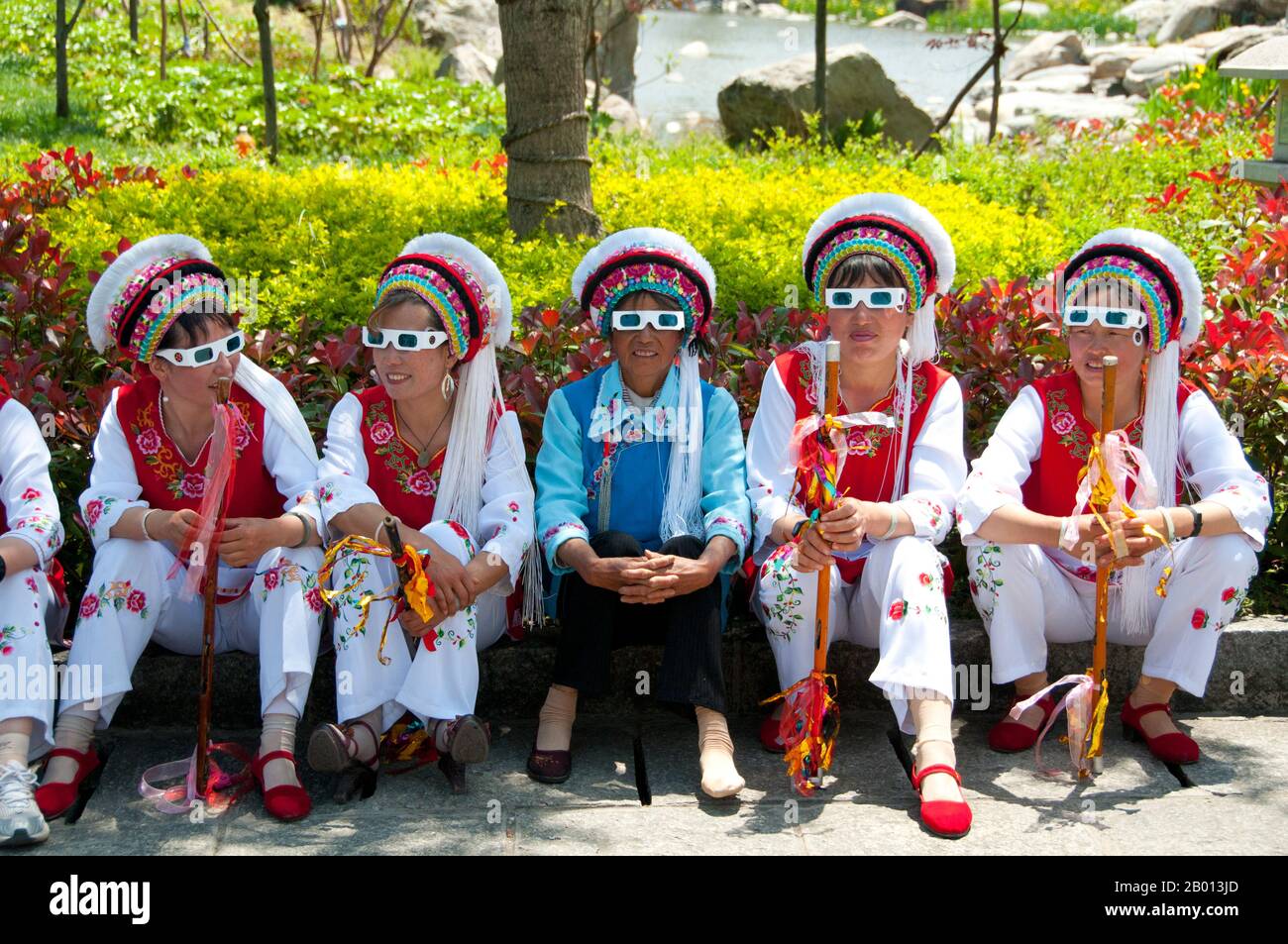 China: Bai women wear their 3D glasses at the Bai music and dance ...