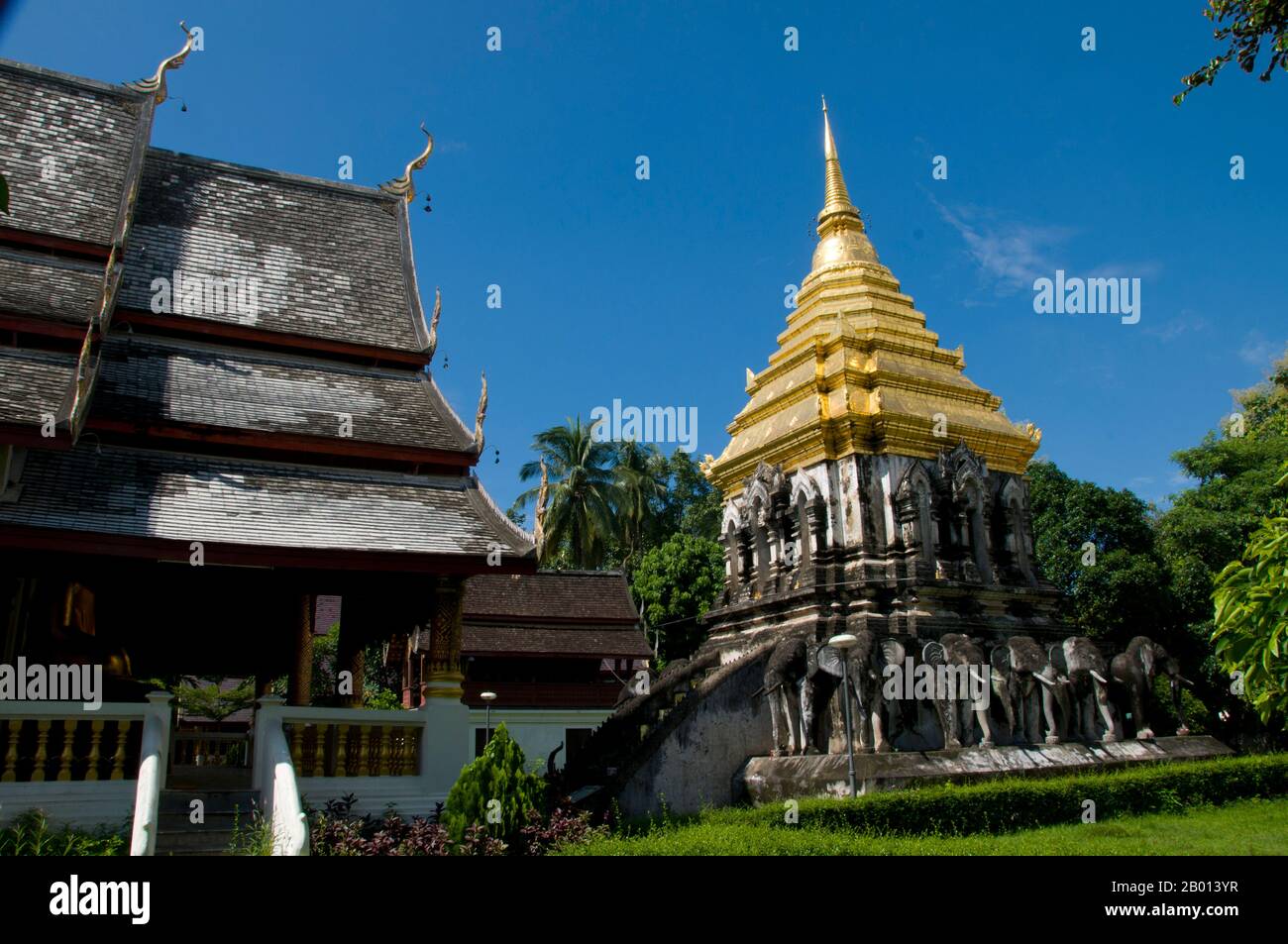 Thailand: Gilded Chedi Chang Lom surrounded by Sukhothai-style ...