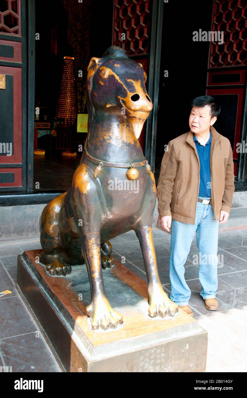 China: Bronze goat, Qingyang Gong (Green Goat Temple), Chengdu, Sichuan ...