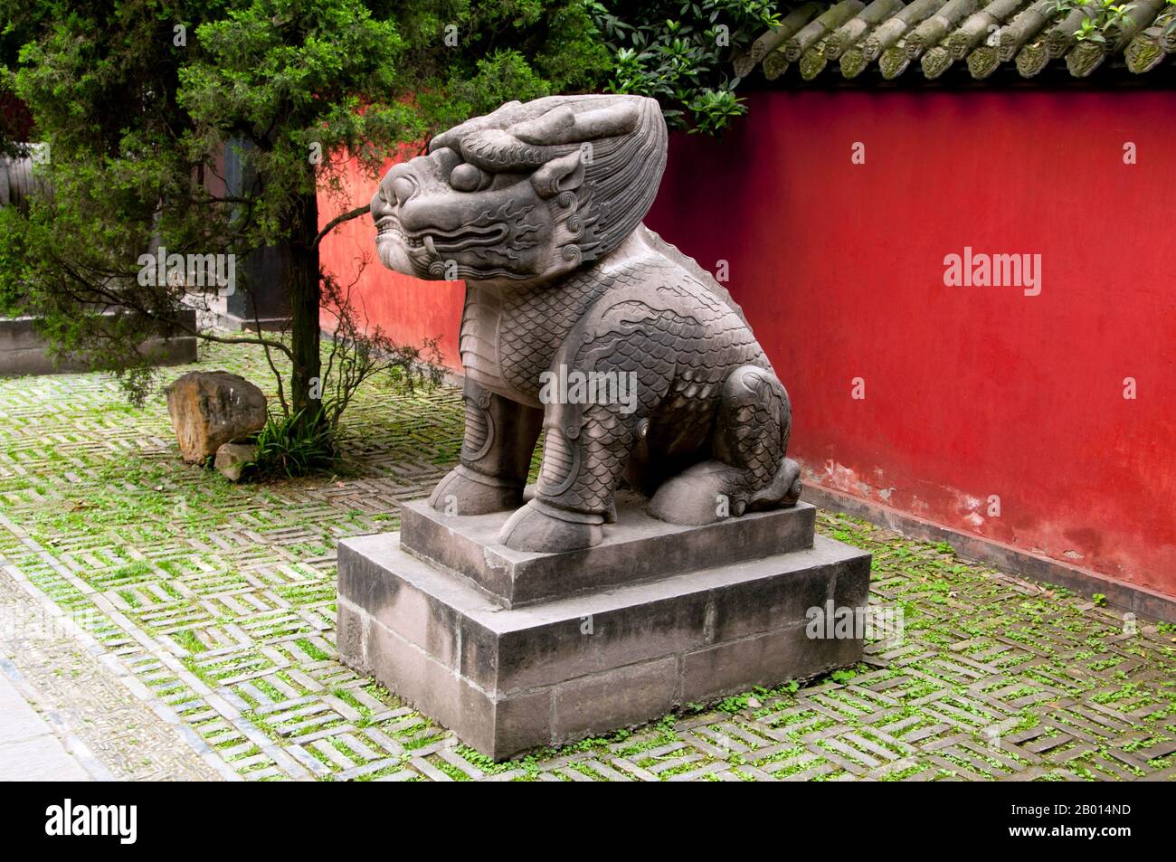 China: Stone figures line the way to Emperor Liu Bei's burial mound ...
