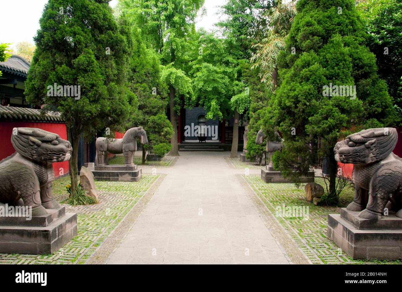 China: Stone figures line the way to Emperor Liu Bei's burial mound ...
