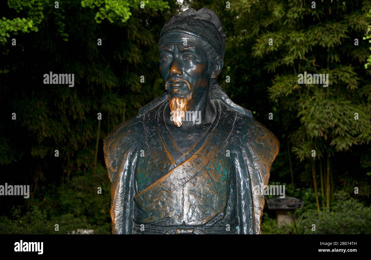 Bronze bust sculpture hi-res stock photography and images - Alamy