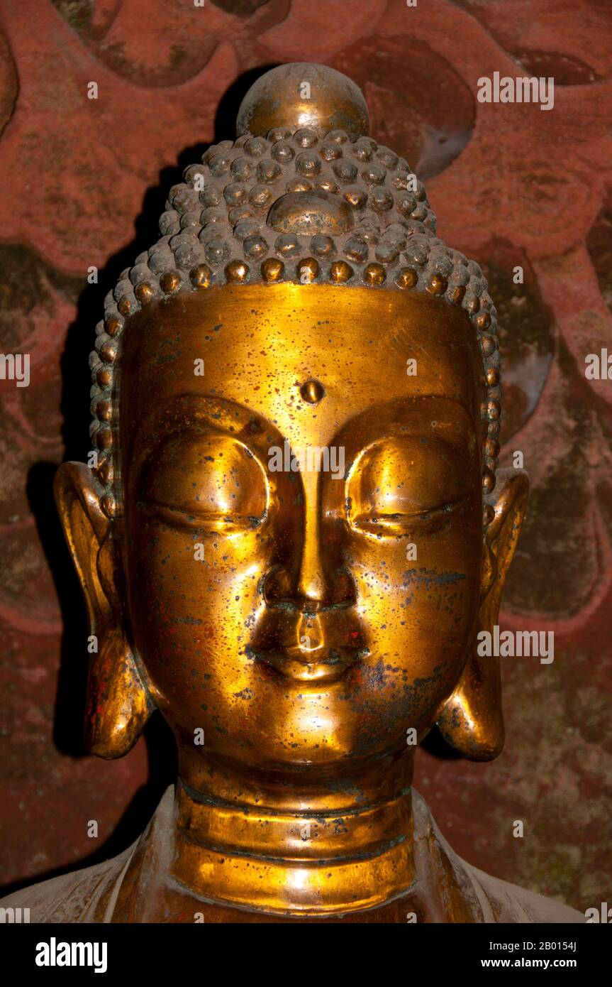 China: Thousand Buddha Cave, Oriental Buddha Park, Lingyun Shan ...