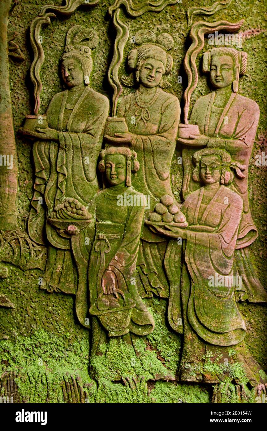 China: Thousand Buddha Cave, Oriental Buddha Park, Lingyun Shan ...