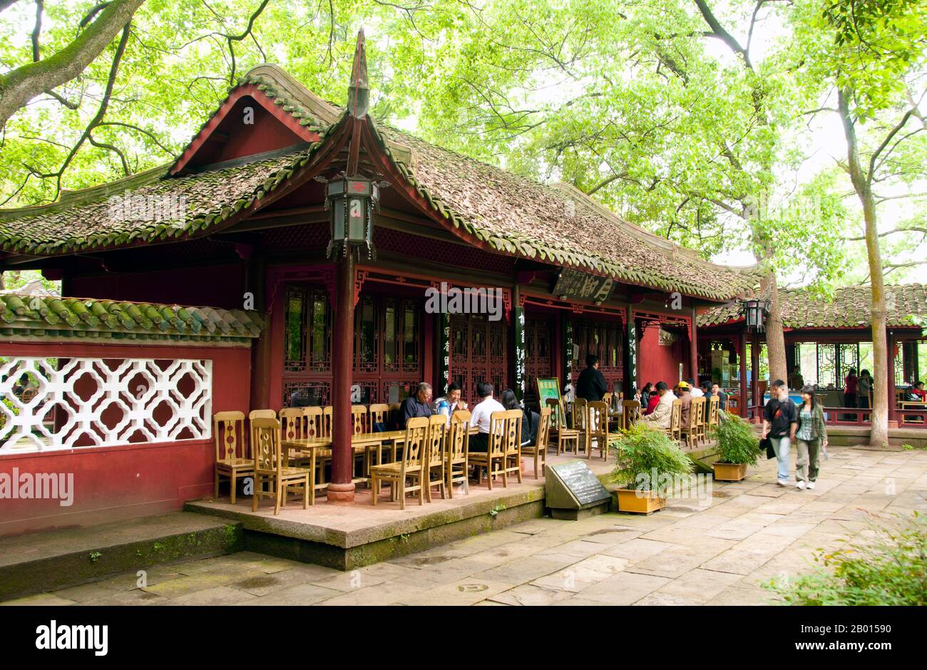 China: Tea house next to the Giant Buddha (Dafo), Leshan, Sichuan ...