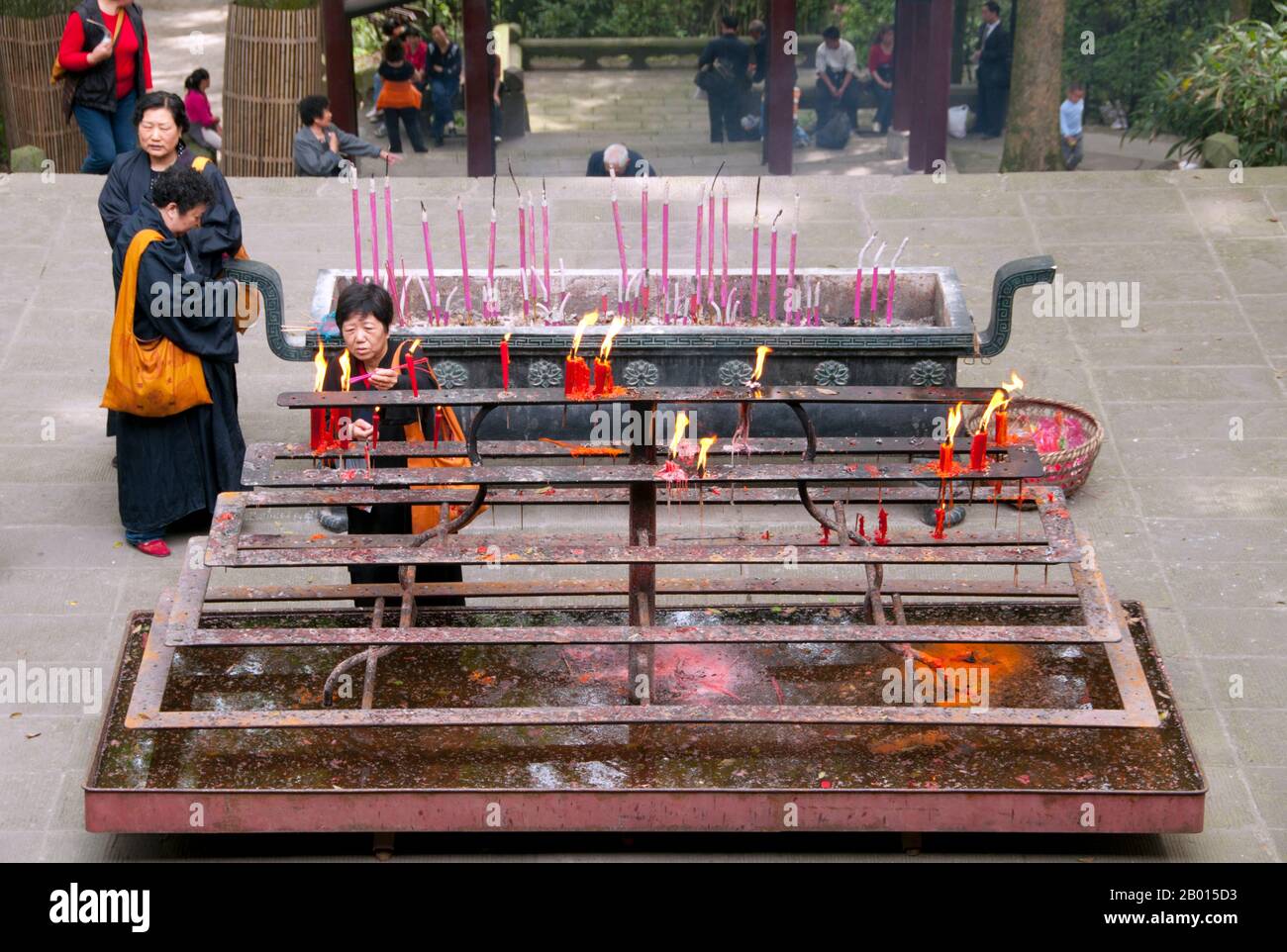Fuhu monastery mount emei hi-res stock photography and images - Alamy