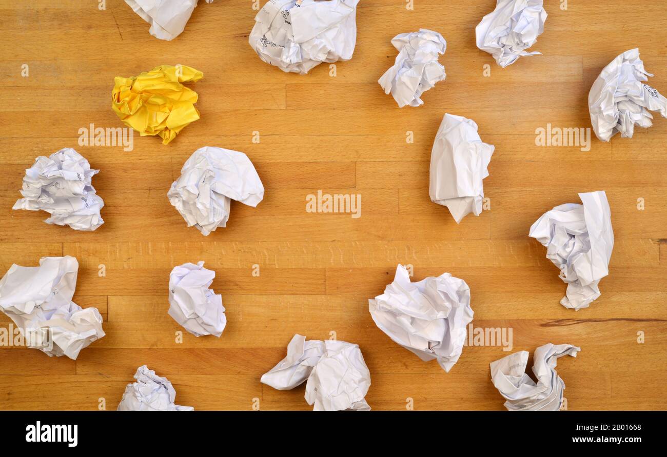 Paper on a table lost ideas concept Stock Photo - Alamy
