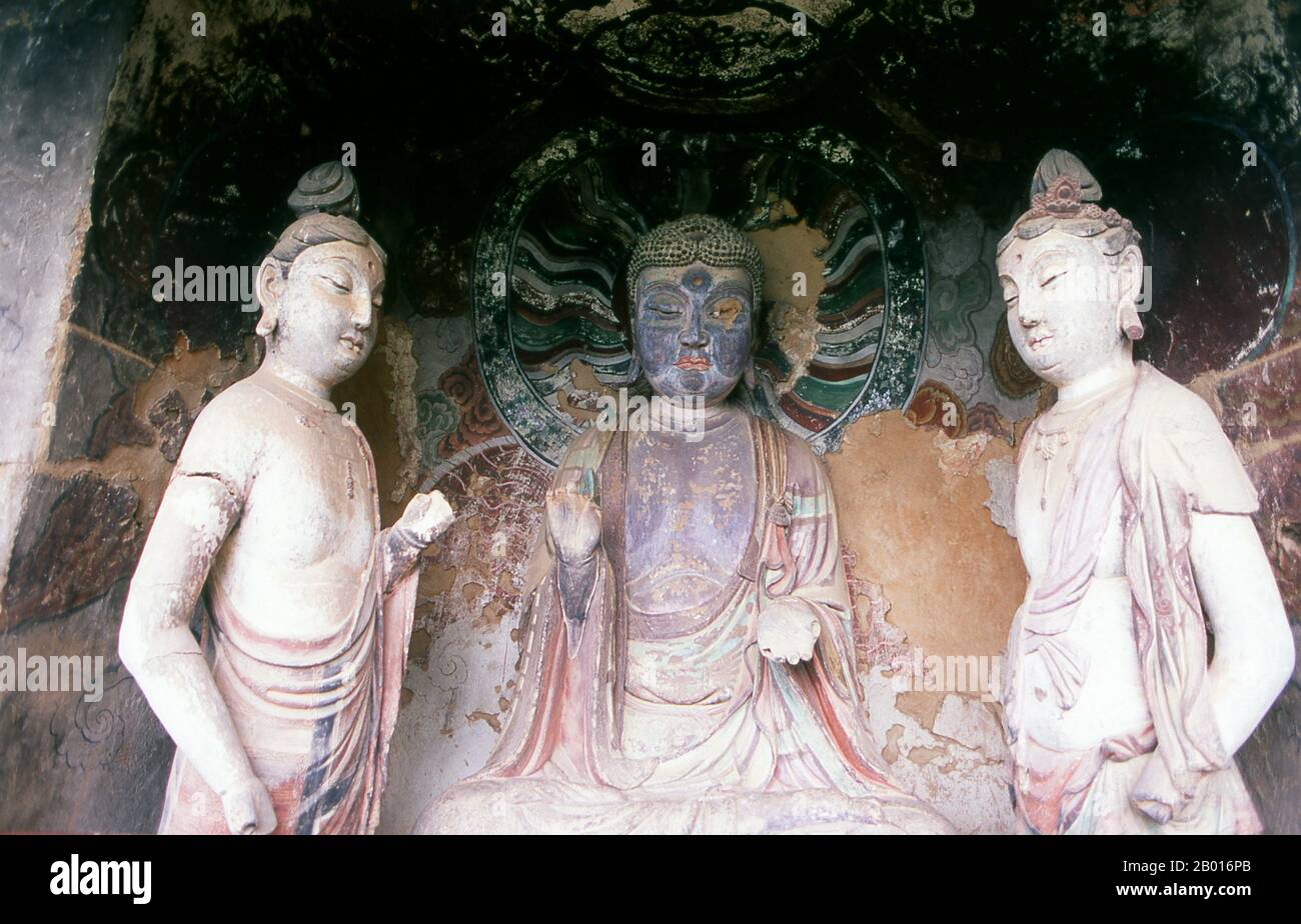 China: Buddha flanked by bodhisattvas, Maiji Shan Grottoes, Tianshui ...