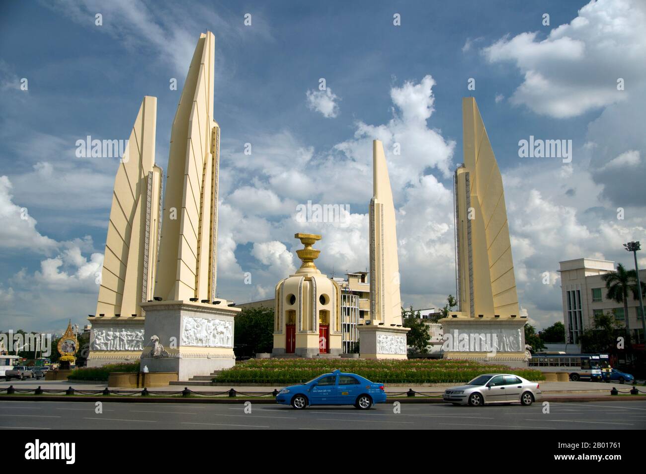 Thailand: Democracy Monument (Anusawari Prachathipatai), Ratchadamnoen ...