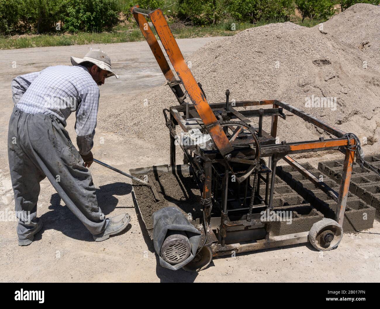 Brick making machine hi-res stock photography and images - Alamy