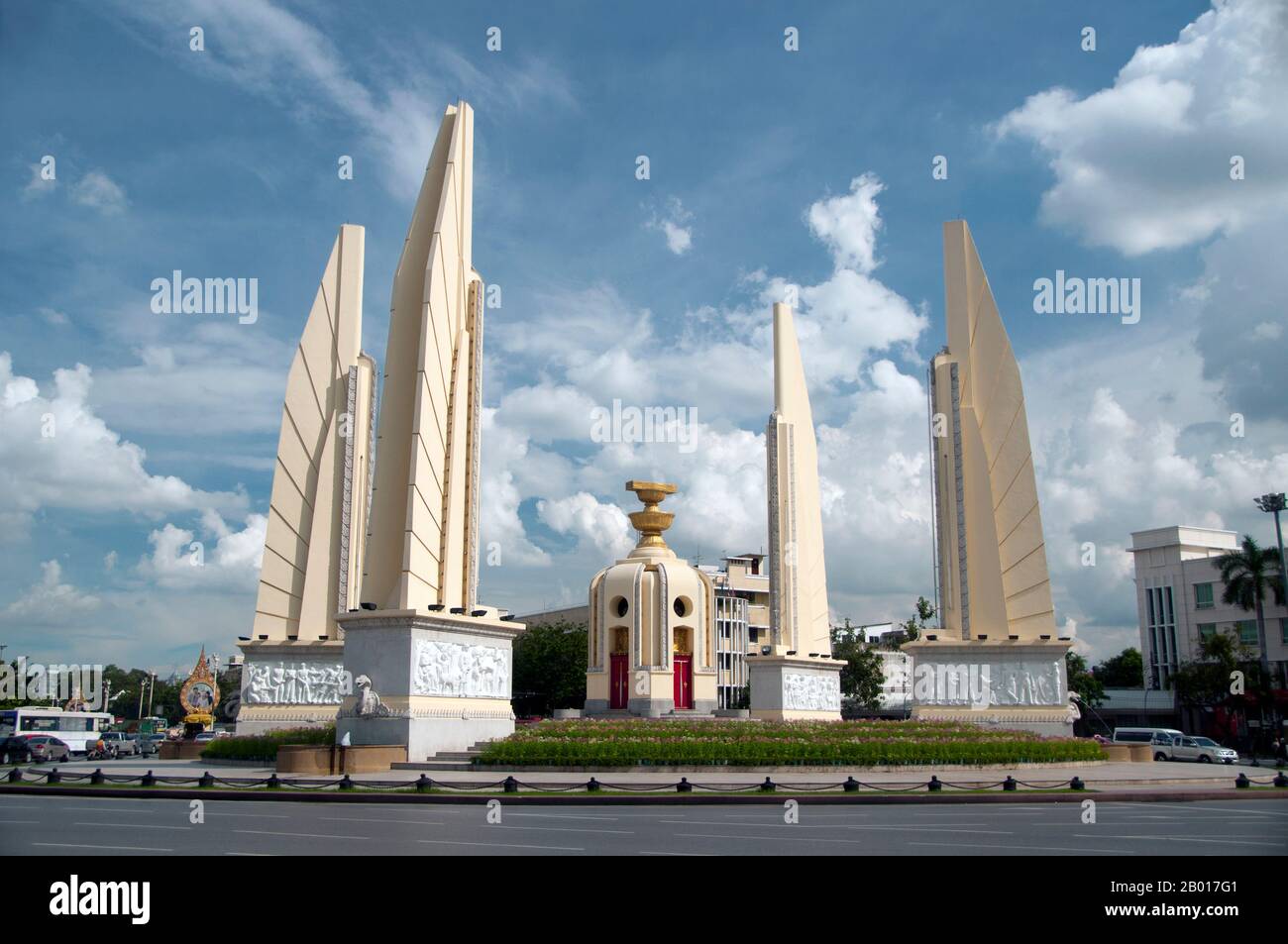 Thailand: Democracy Monument (Anusawari Prachathipatai), Ratchadamnoen ...