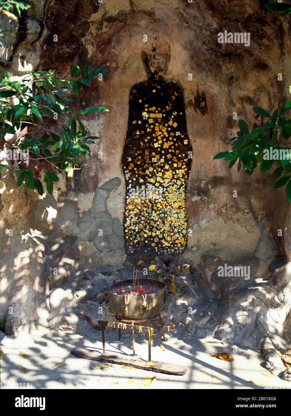 Thailand: A grotto containing a shadow of the Buddha, Wat Chakrawat ...